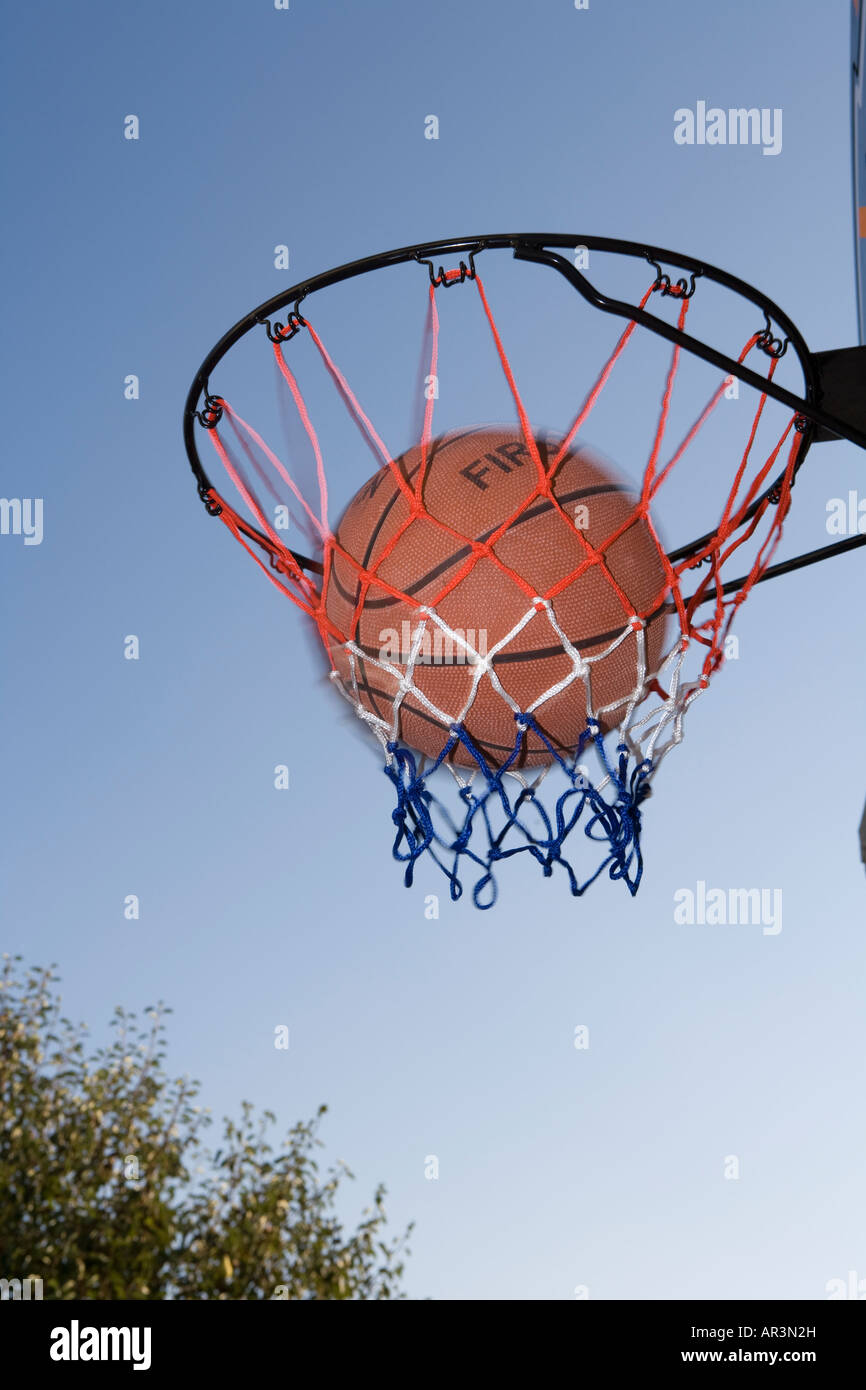 Ball through hoop hi-res stock photography and images - Alamy
