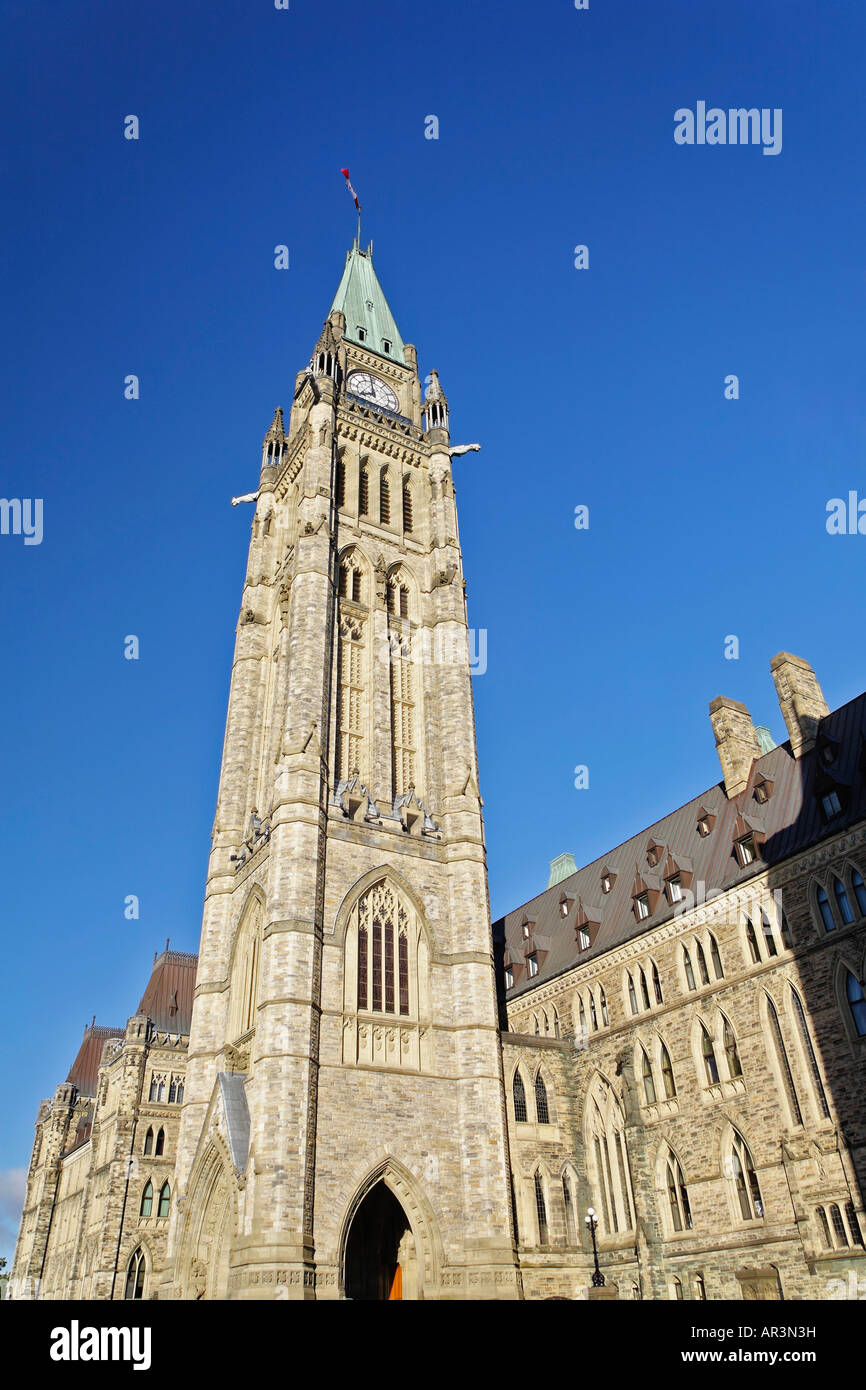 The Peace Tower rises high above the Centre Block of Parliament Hill in ...