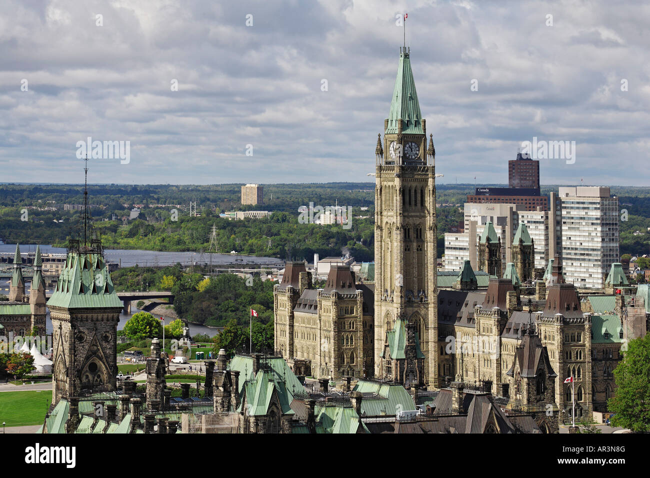 The Peace Tower rises high above the Centre Block of Parliament Hill in ...
