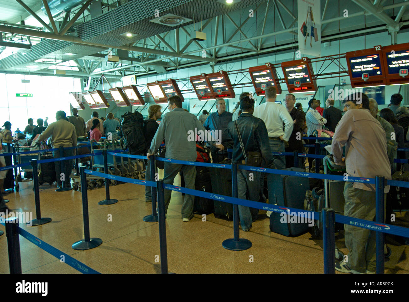 Heathrow terminal 4 check in hi-res stock photography and images - Alamy