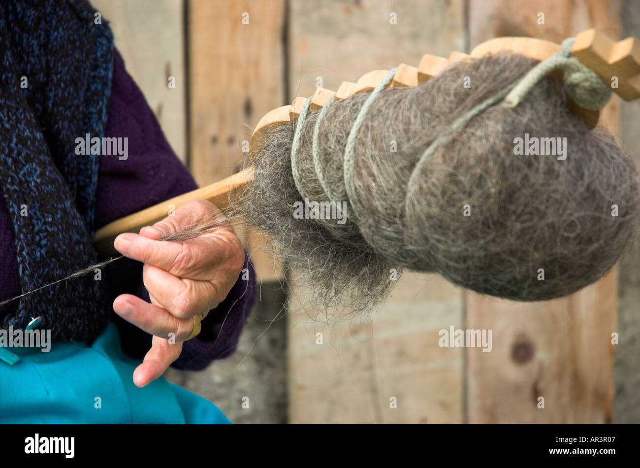 Spinning wool hi-res stock photography and images - Alamy