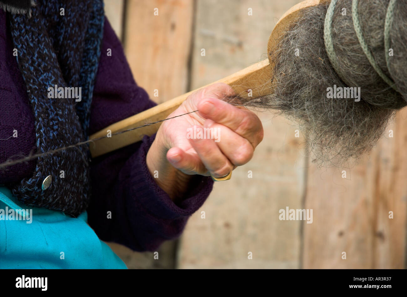 Senior woman spinning wool Stock Photo - Alamy