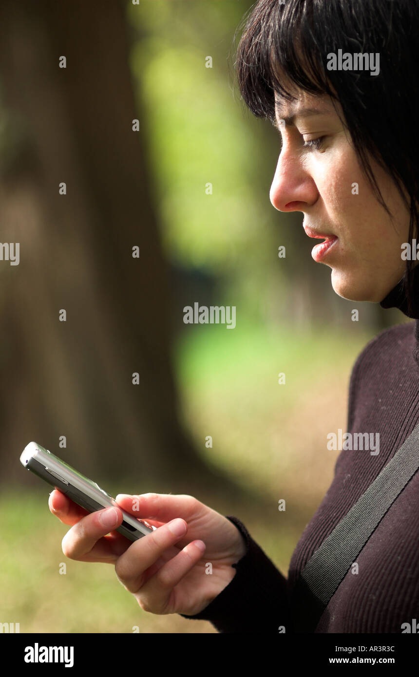 Phone send text messages typing hi-res stock photography and images - Alamy