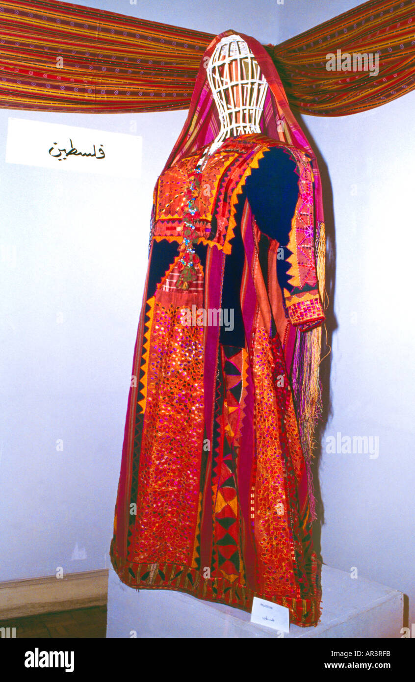 Palestine costume hi-res stock photography and images - Alamy