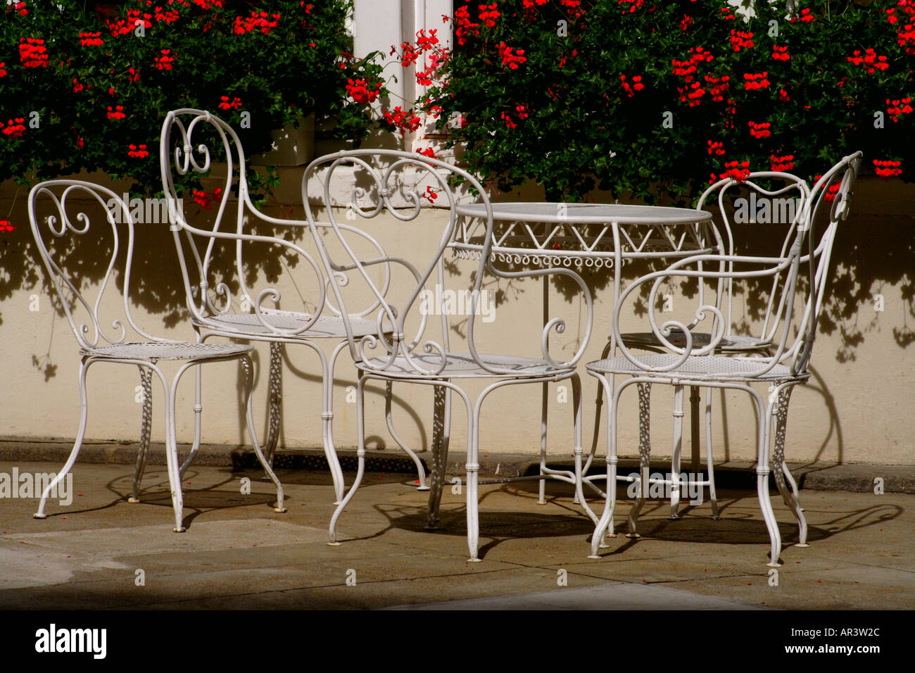 Elegant garden set Stock Photo - Alamy