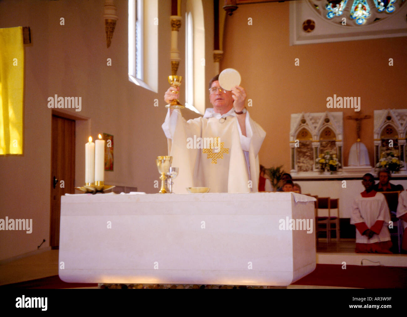 Chalice and host hi-res stock photography and images - Alamy
