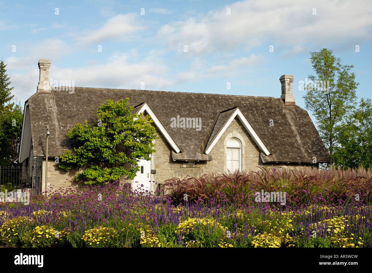 Rideau cottage hi-res stock photography and images - Alamy