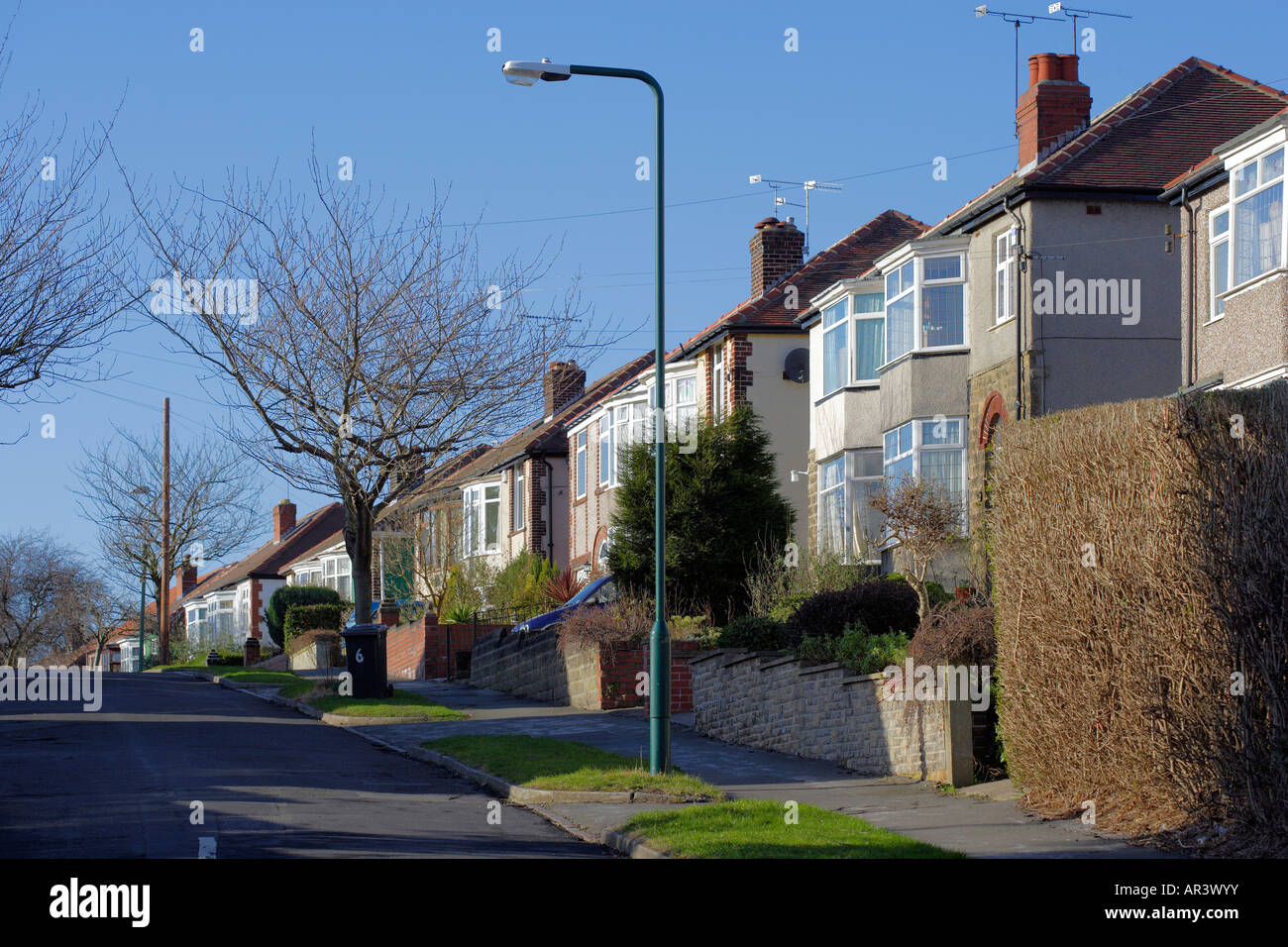 Houses suburbs uk hi-res stock photography and images - Alamy