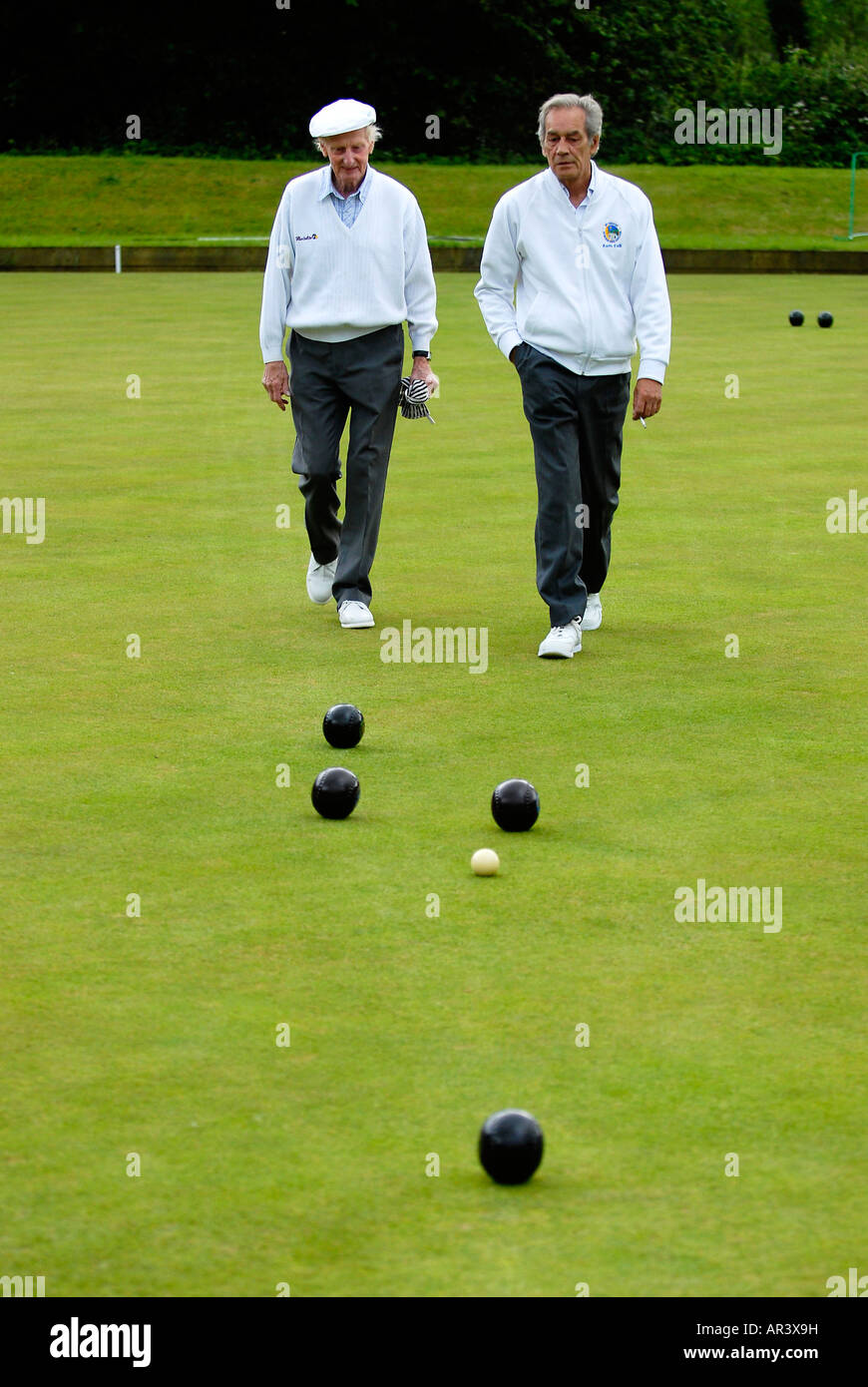 two men playing bowls Stock Photo - Alamy