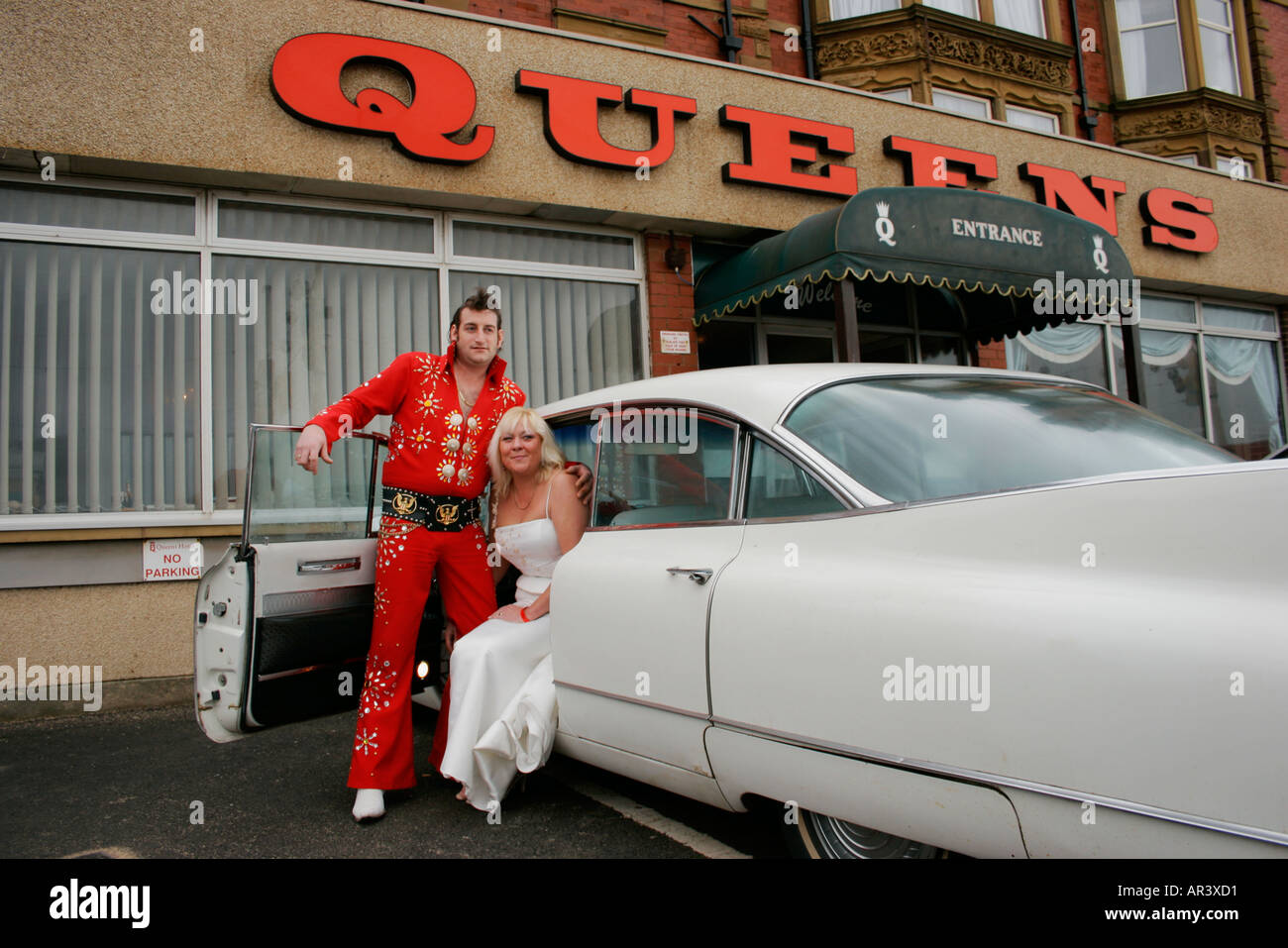 Vegas elvis impersonator wedding hi-res stock photography and images ...