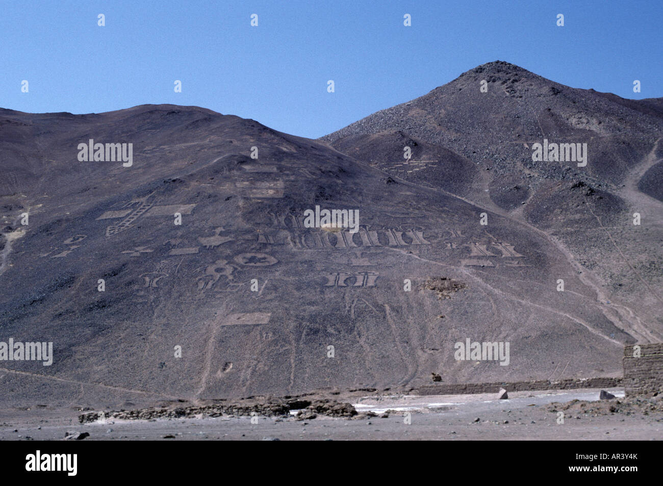 South america peru ancient markings hi-res stock photography and images ...