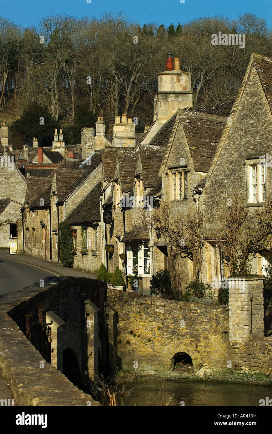Cute cotswold cottage hi-res stock photography and images - Alamy