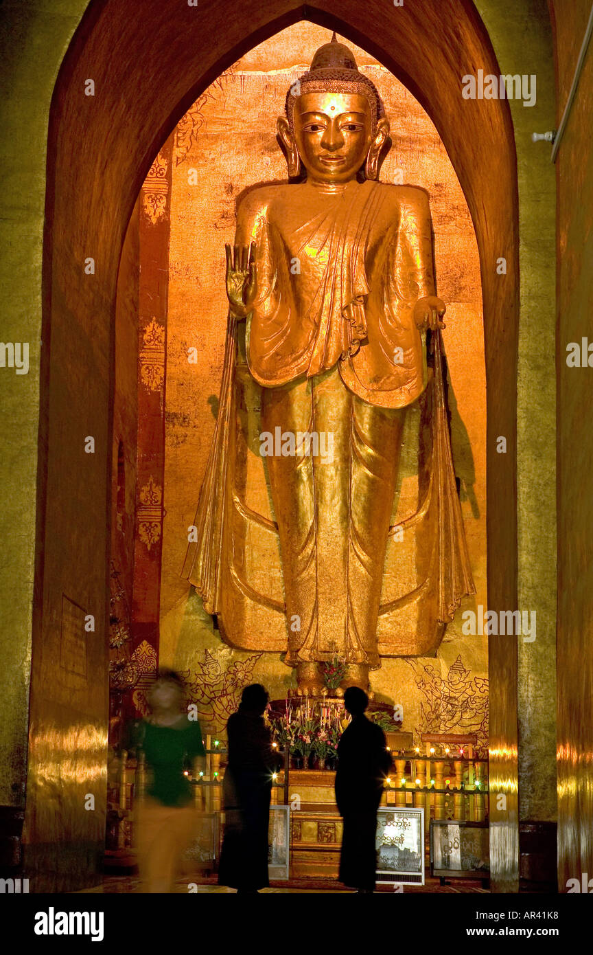 Standing Buddha statue, Ananda Pahto, Stehende Buddhafigur in Ananda ...