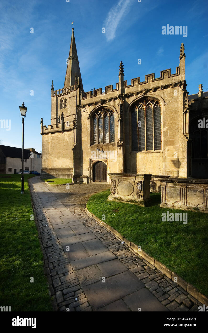 St andrews church chippenham wiltshire hi-res stock photography and ...