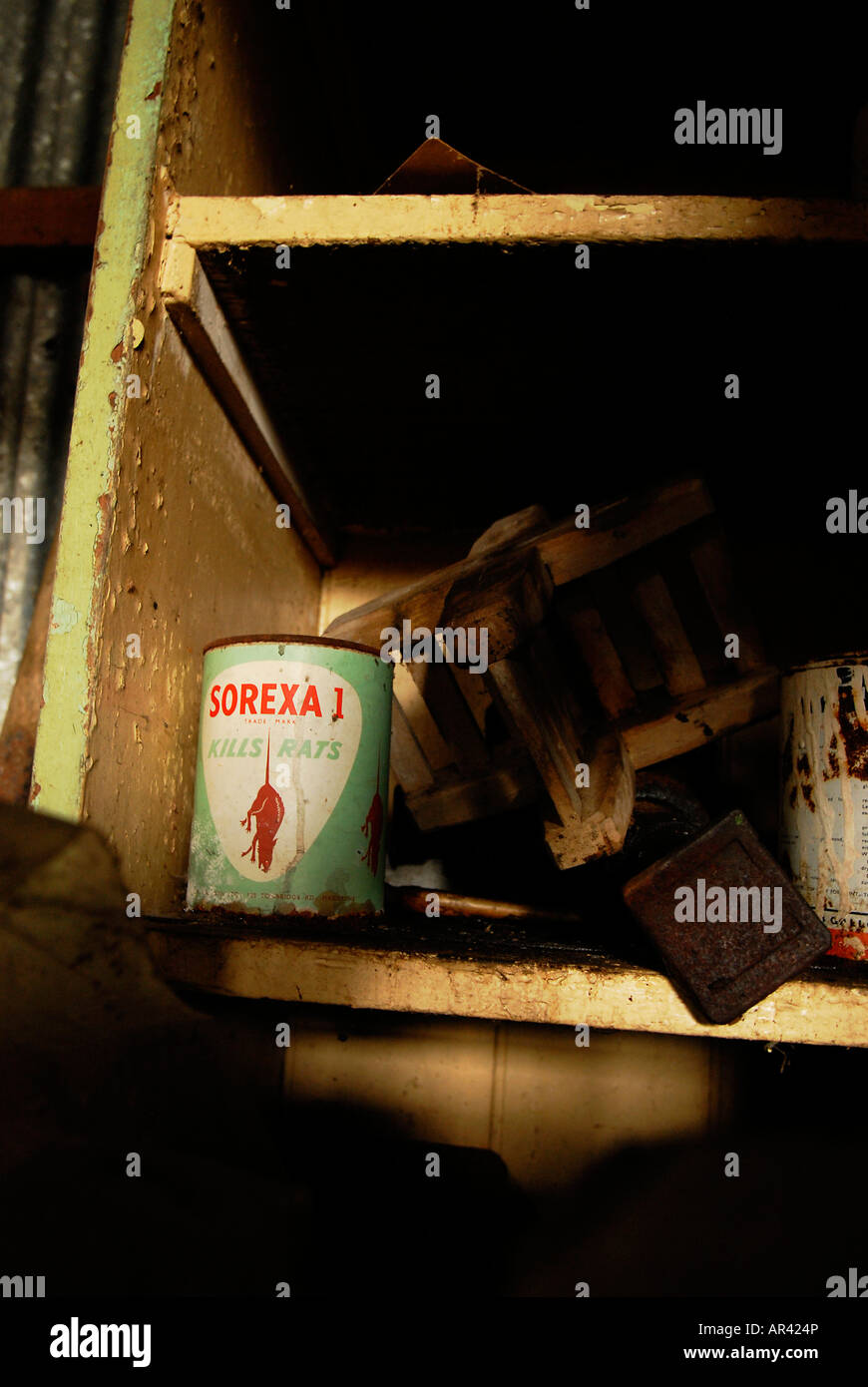 Old vintage rat trap hi-res stock photography and images - Alamy