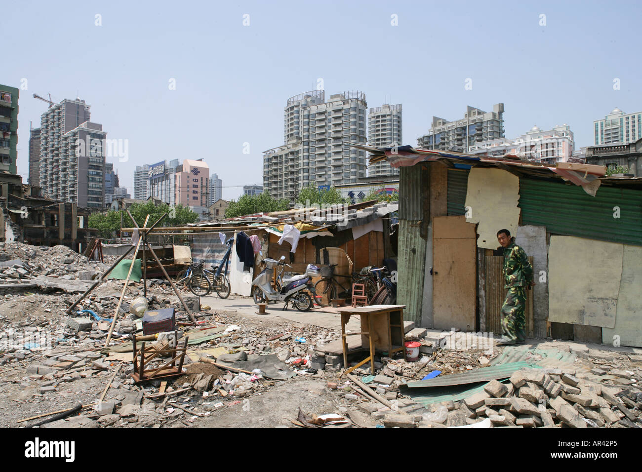 migrant workers living in demolition quarter, Hongkou, Shanghai Stock ...