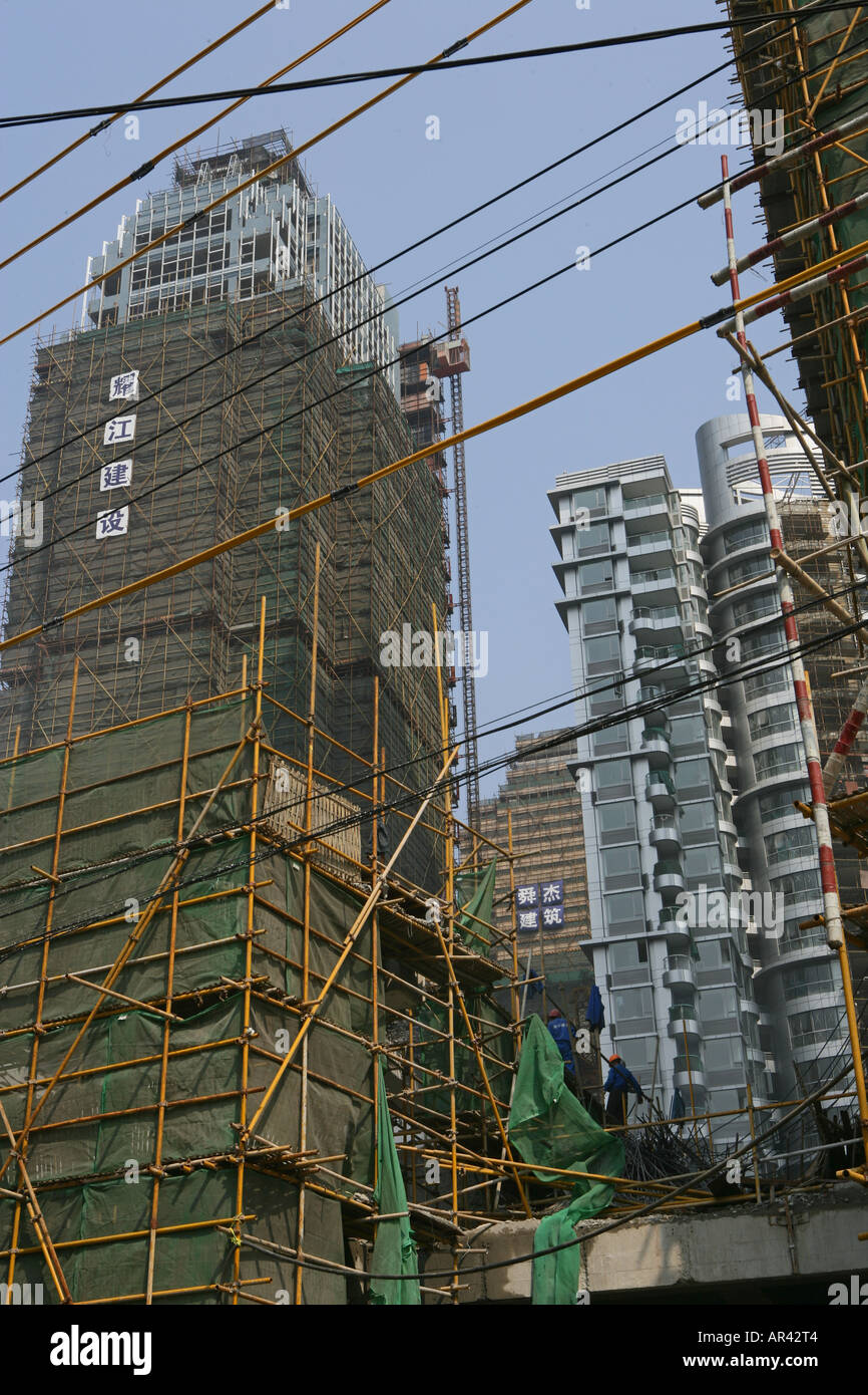 High rise building construction worker hi-res stock photography and ...