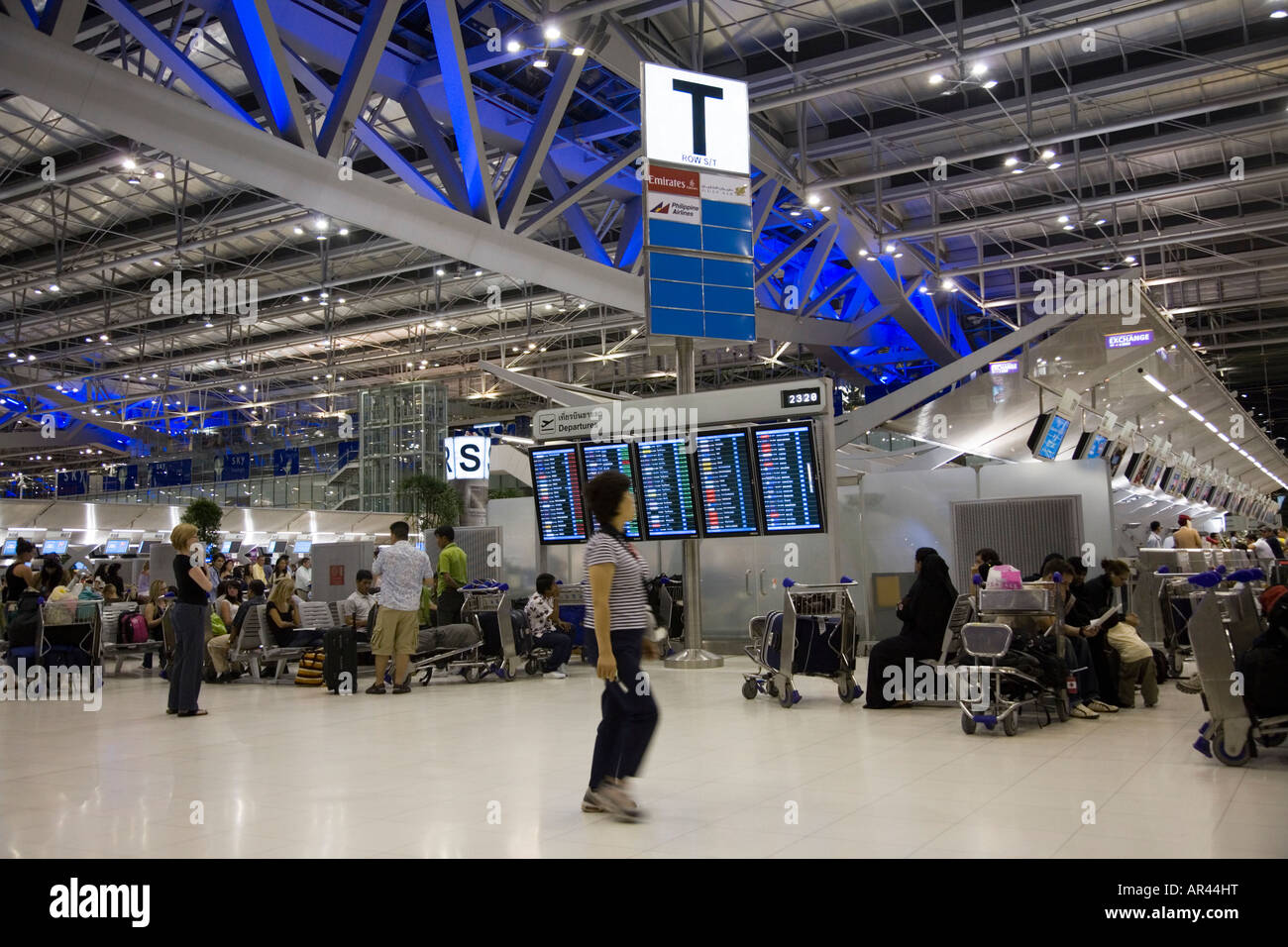 Main International terminal check in hall at Bangkok Suvarnabhumi ...
