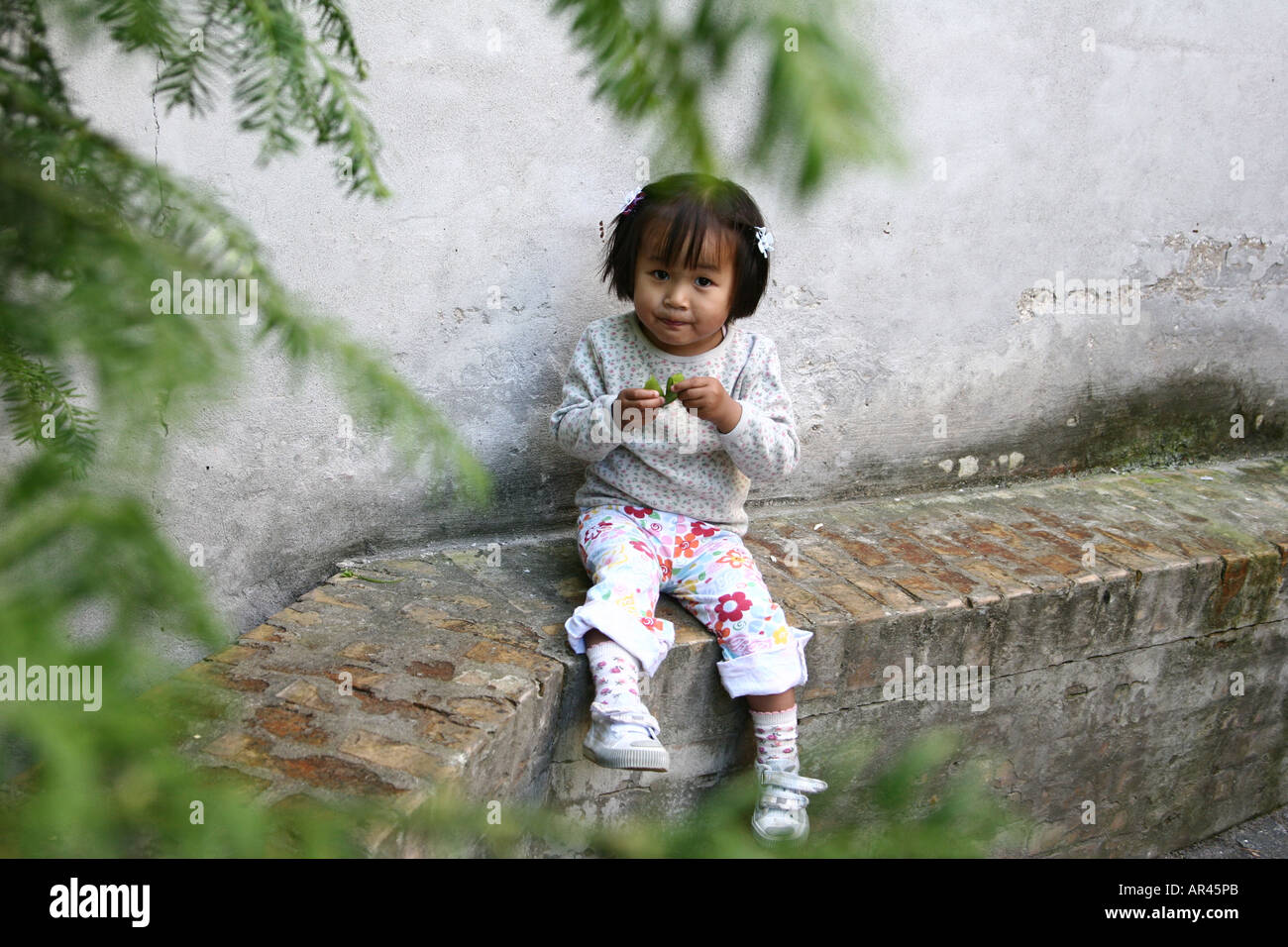 chinese child eating on wall Stock Photo - Alamy