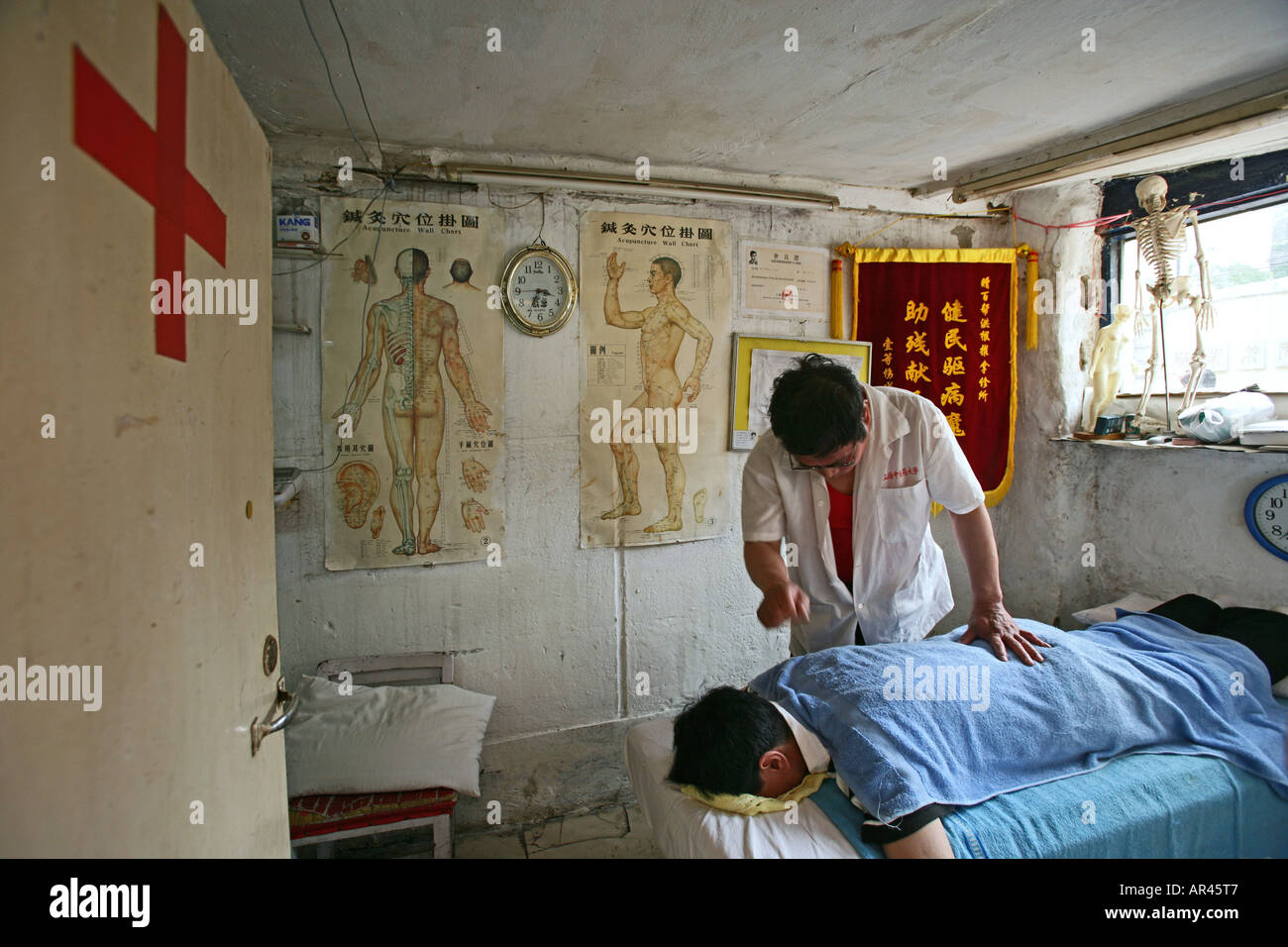 China massage hi-res stock photography and images - Alamy