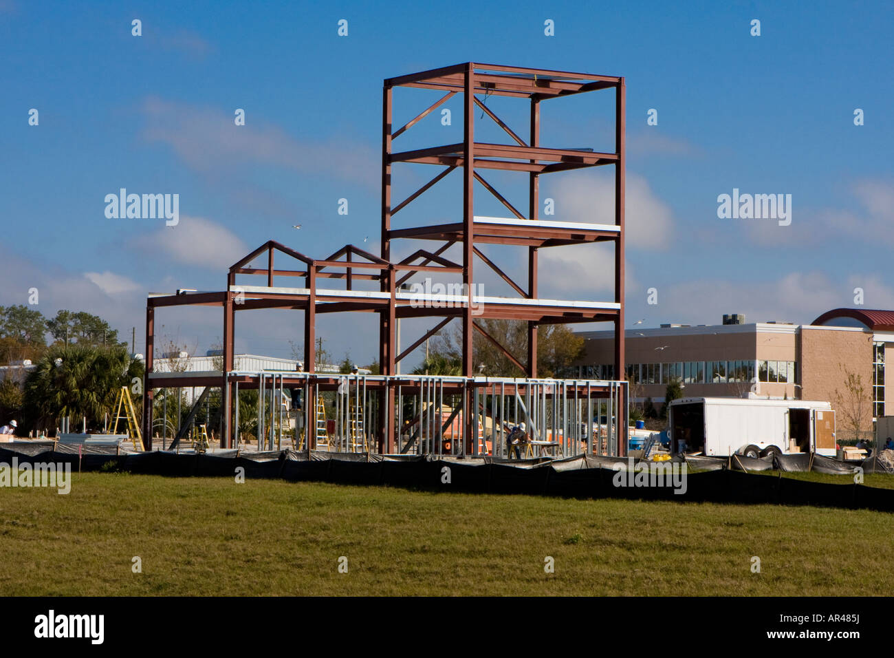 Steel Girder Building Under Construction Stock Photo - Alamy