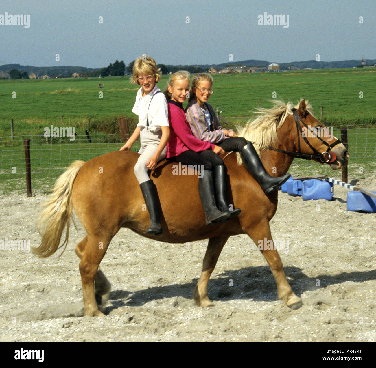 Girls horse riding hi-res stock photography and images - Alamy