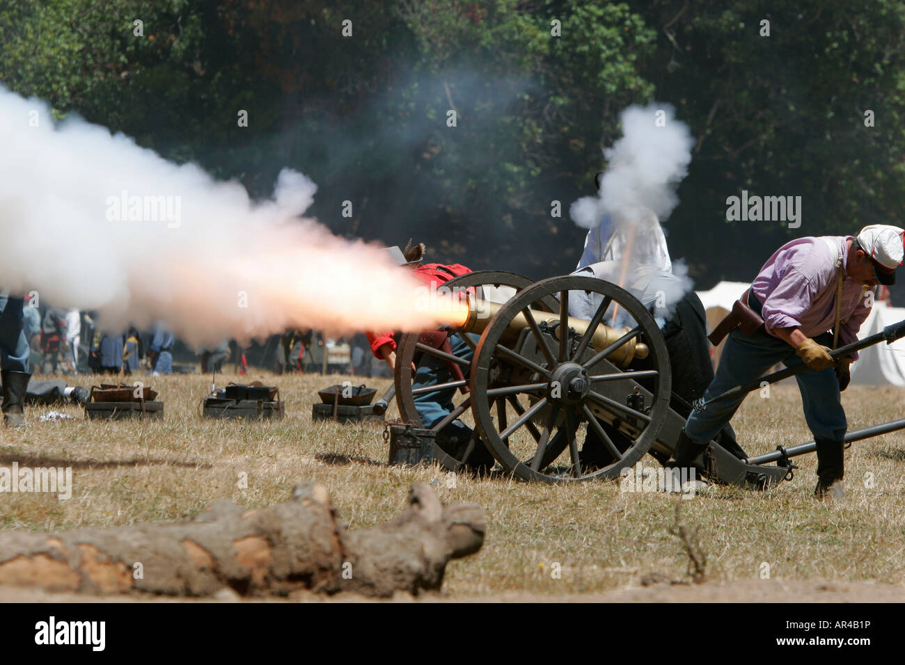Civil War era canon fires Stock Photo - Alamy