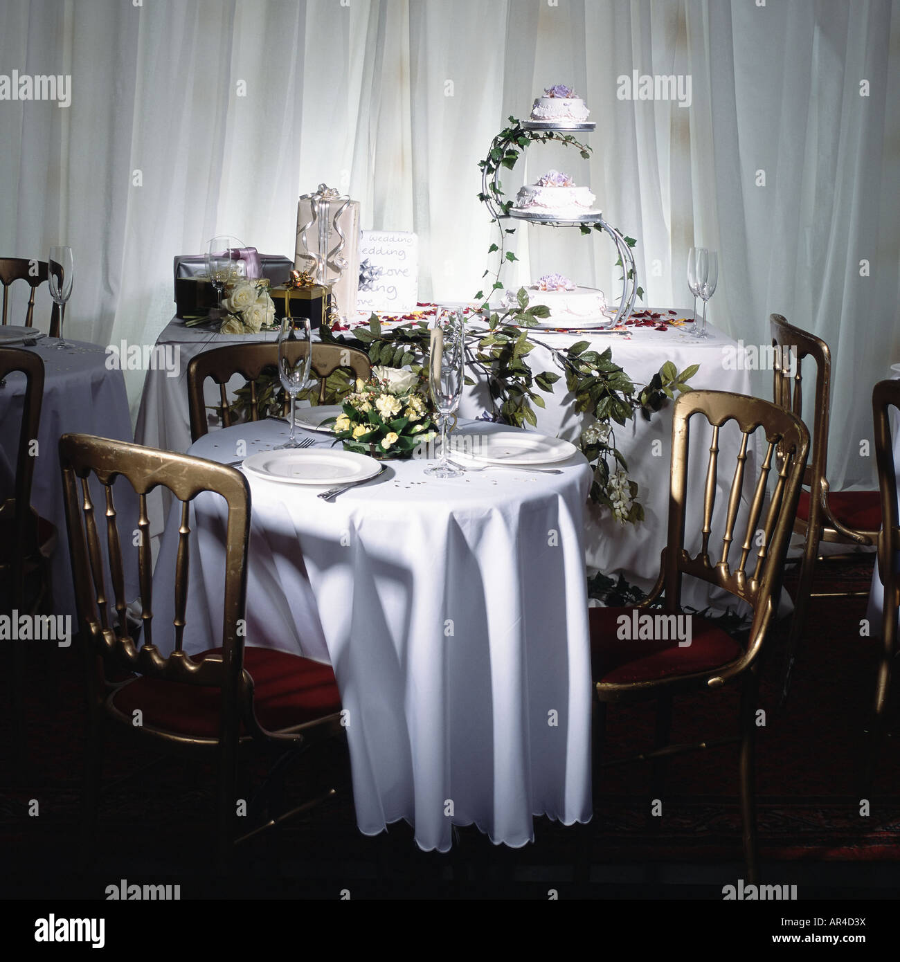 Layed tables hi-res stock photography and images - Alamy