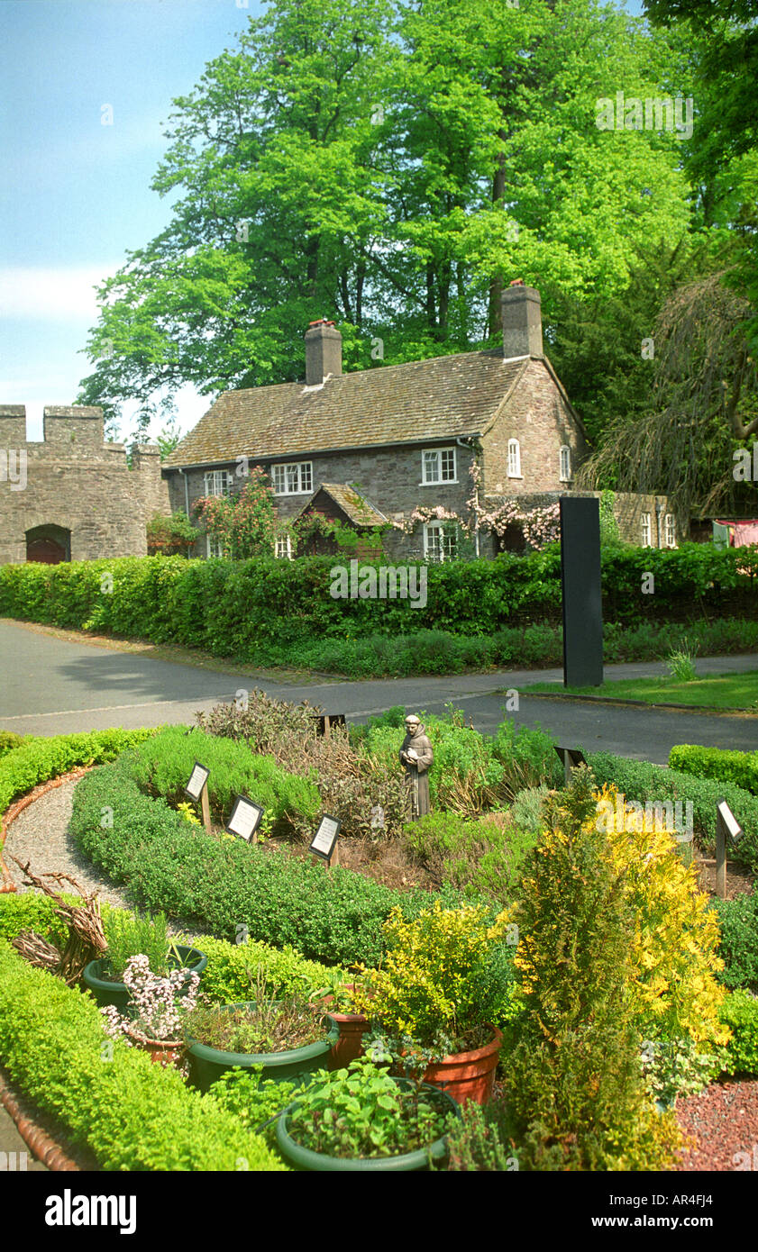 The almonry restaurant hi-res stock photography and images - Alamy