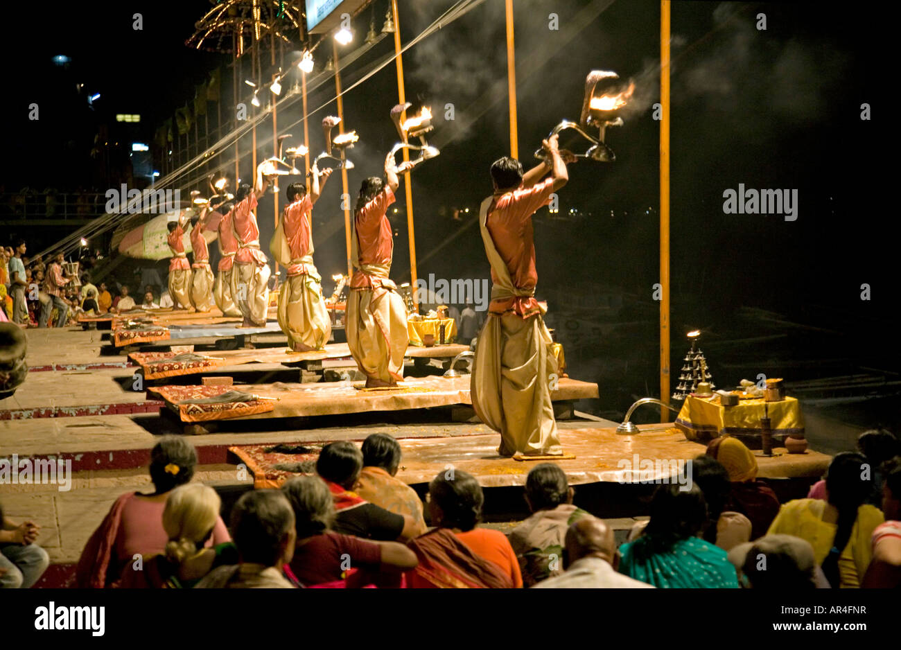 Ganga aarti ceremony. Dasaswamedh Ghat. Ganges river. Varanasi. India ...
