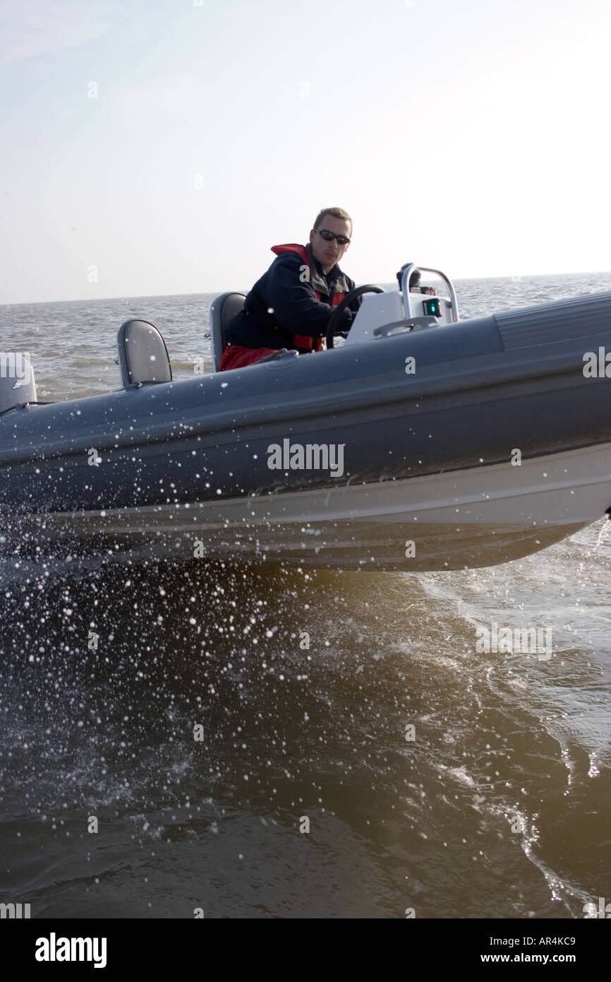 Speedboat speeding in sea boat hi-res stock photography and images - Alamy