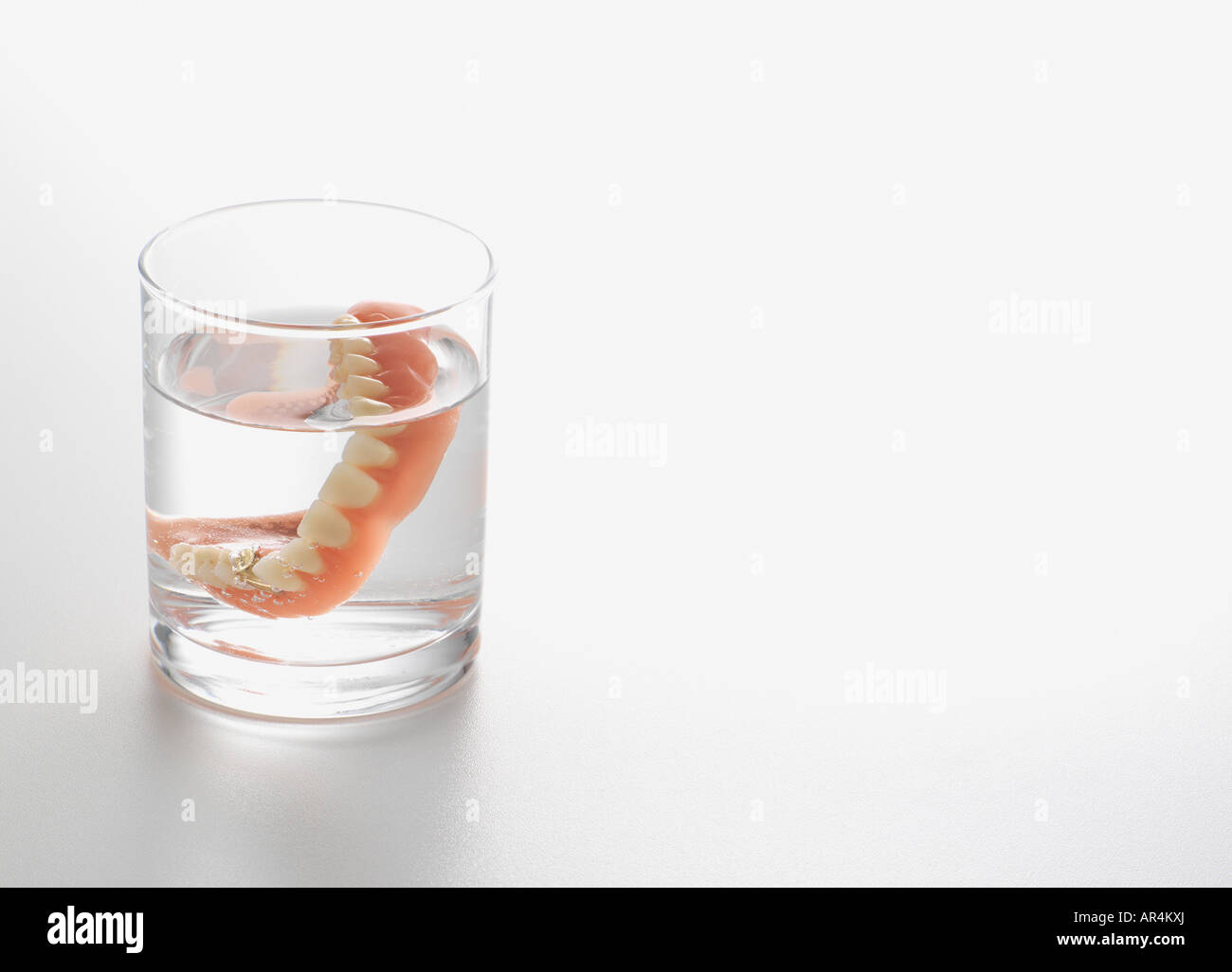 Denture in water glass hi-res stock photography and images - Alamy