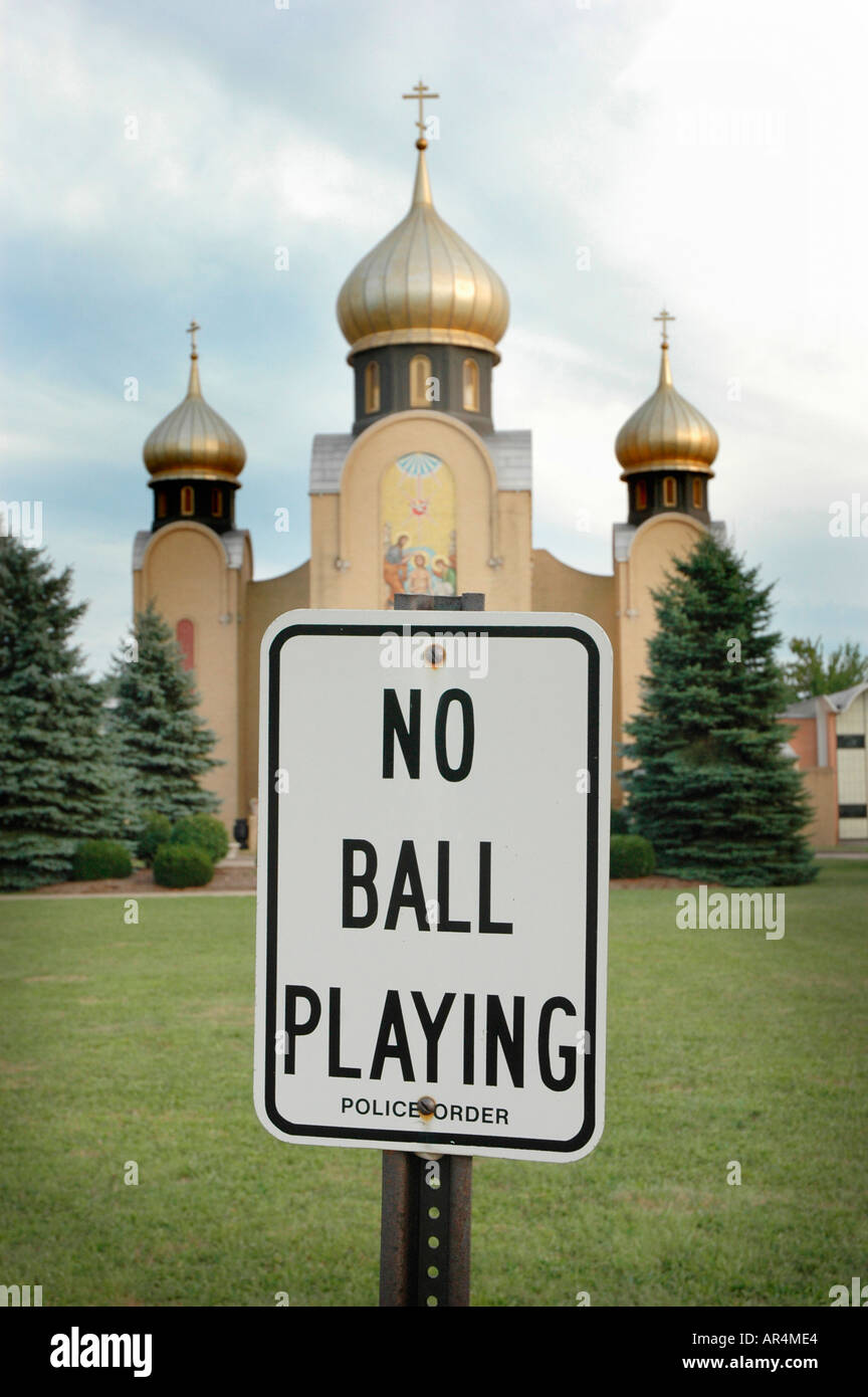 Keep off the lawn signs hi-res stock photography and images - Alamy