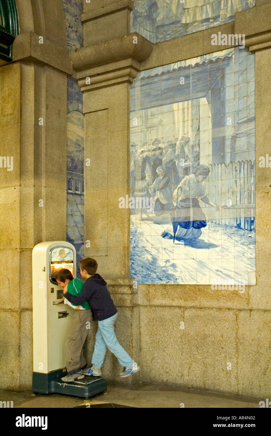Mosaic wall train station hi-res stock photography and images - Alamy