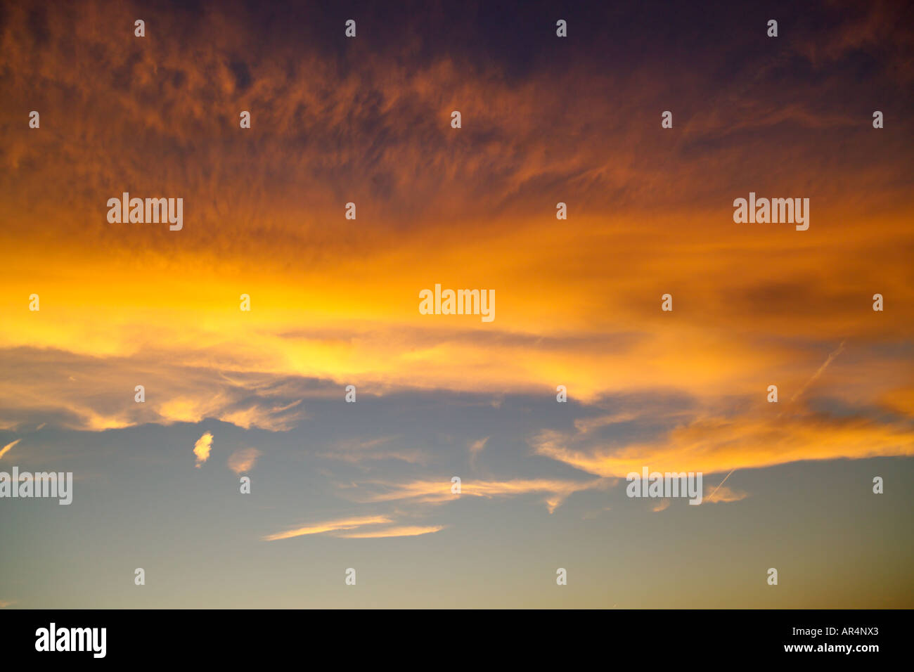 Lit cloud base hi-res stock photography and images - Alamy