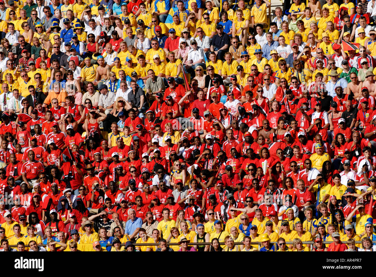Soccer fans stadium hi-res stock photography and images - Alamy