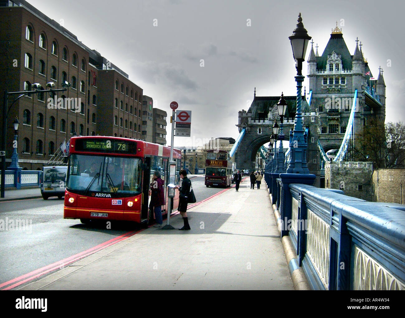 Tourist bus stop Tower Bridge London Stock Photo - Alamy