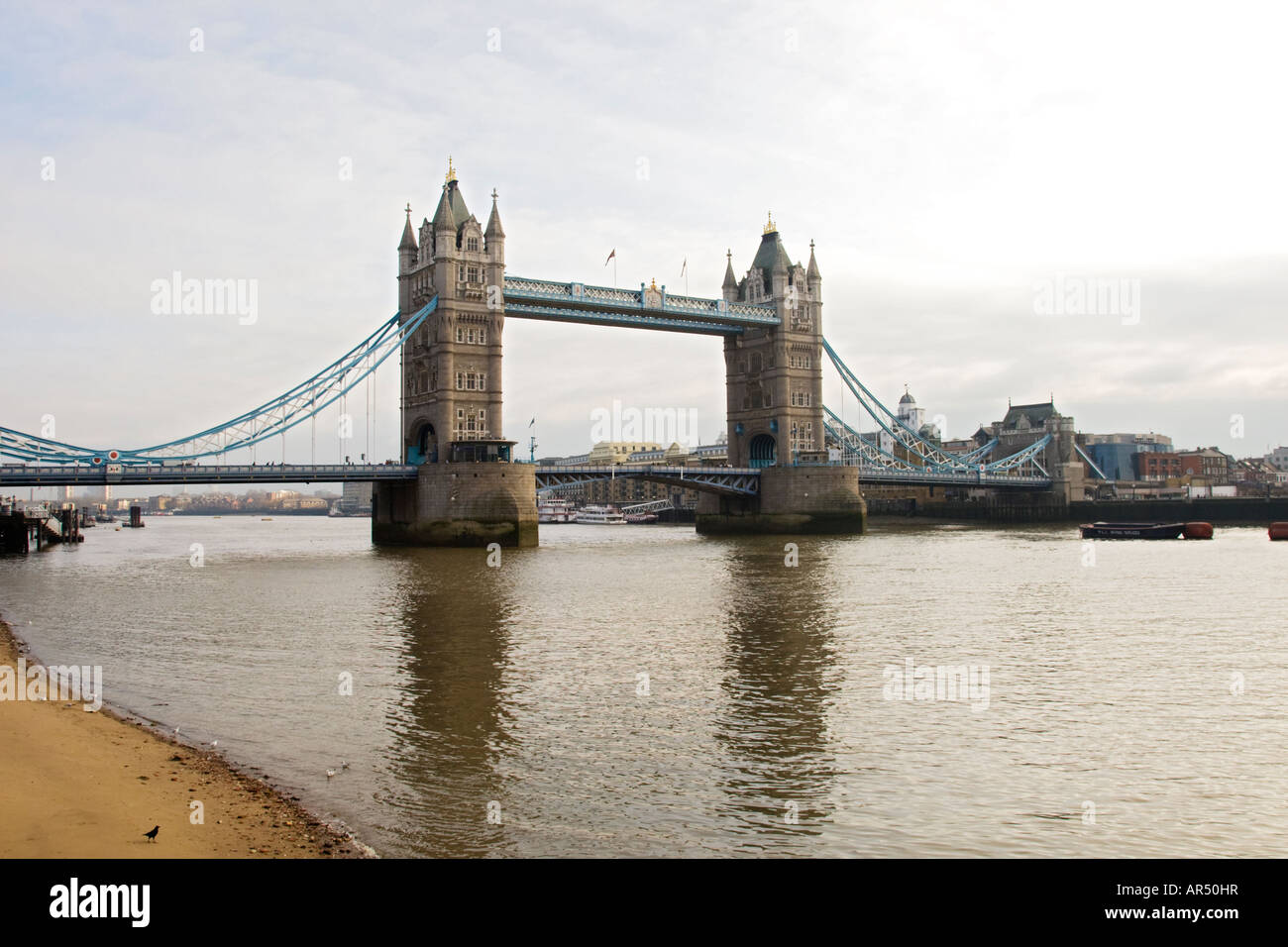 Crossing over the thames river hi-res stock photography and images - Alamy
