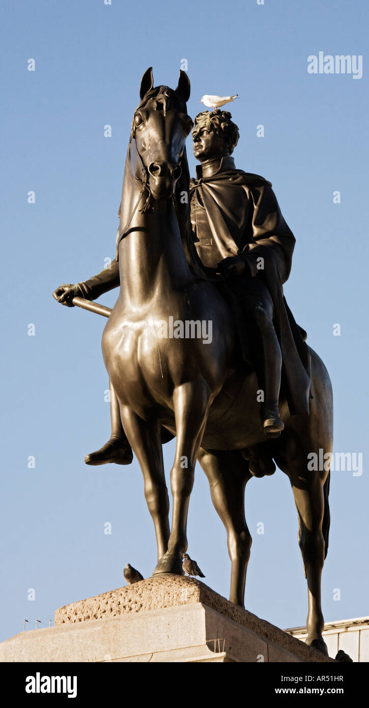 Bronze memorial statue king george hi-res stock photography and images ...