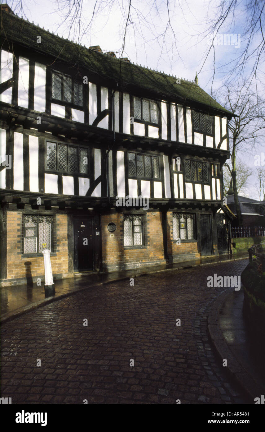 Lychgate hi-res stock photography and images - Alamy