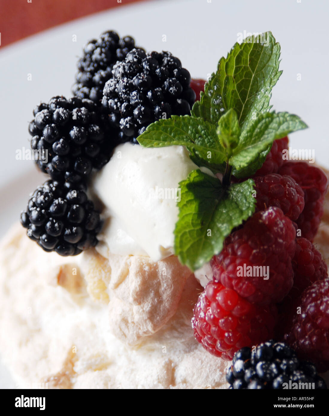 Pavlova dessert hi-res stock photography and images - Alamy