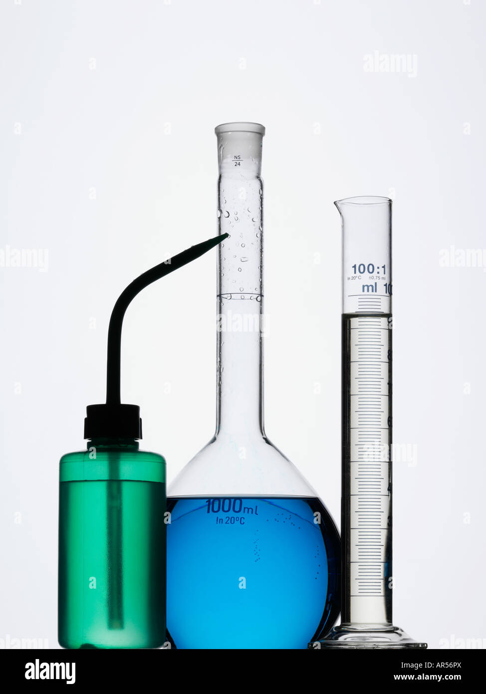 Volumetric flasks hi-res stock photography and images - Alamy