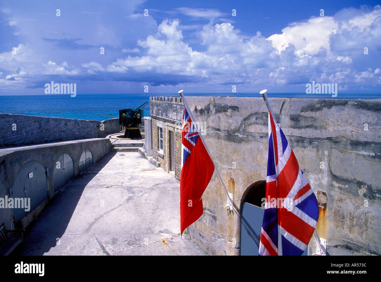 Historic canon bermuda hi-res stock photography and images - Alamy