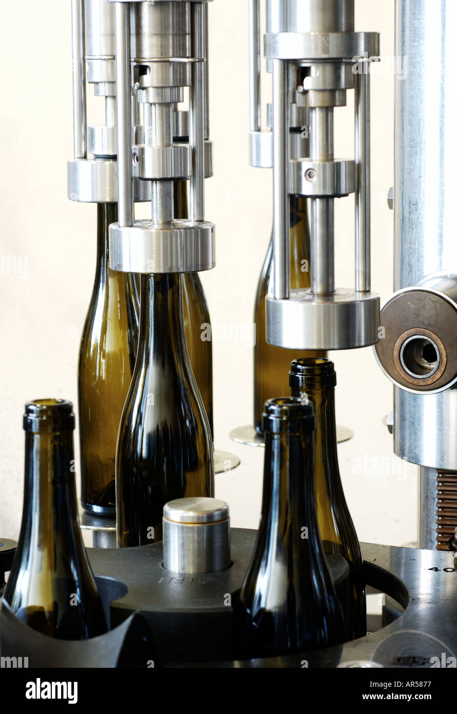 Wine bottling hi-res stock photography and images - Alamy