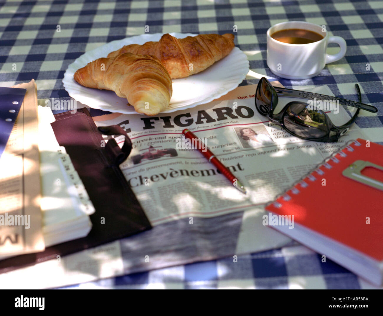 French newspaper figaro hi-res stock photography and images - Alamy