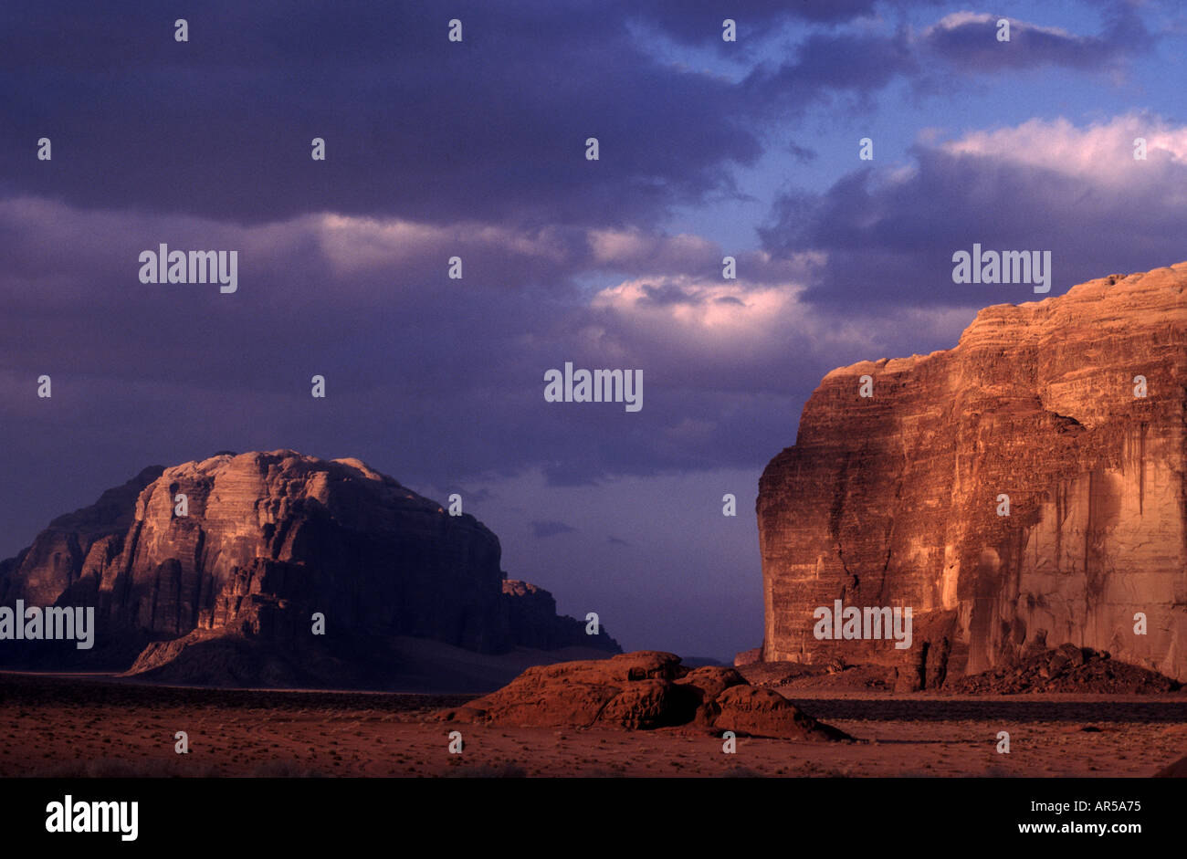 Wadi Rum mountains Wadi Rum was site for film Lawrence of Arabia Stock ...