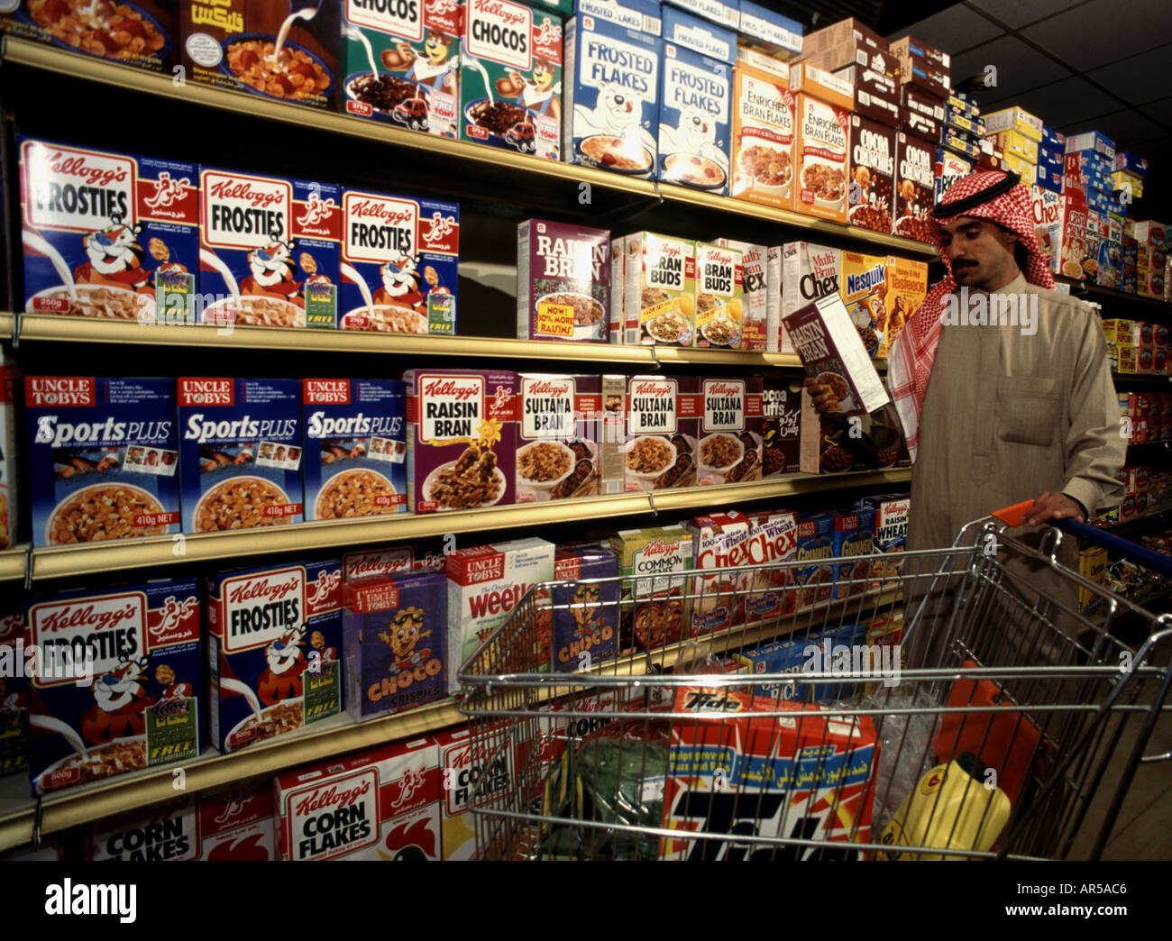 Man in Saudi Arabia buying groceries at American style supermarket ...