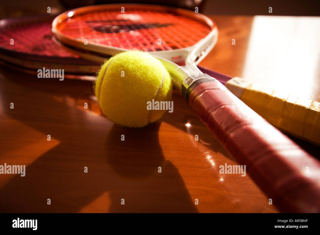Table tennis raquet hi-res stock photography and images - Alamy