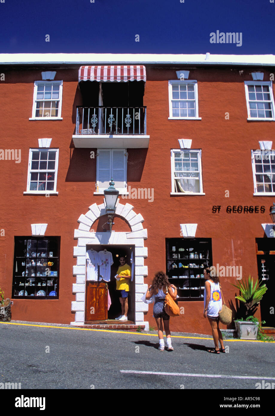 Shopping in bermuda hi-res stock photography and images - Alamy