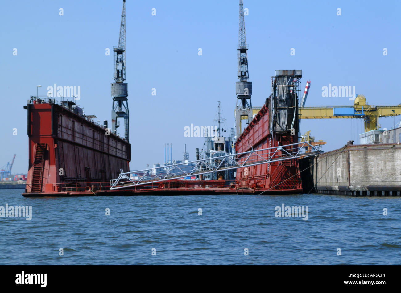 Drydocks hi-res stock photography and images - Alamy